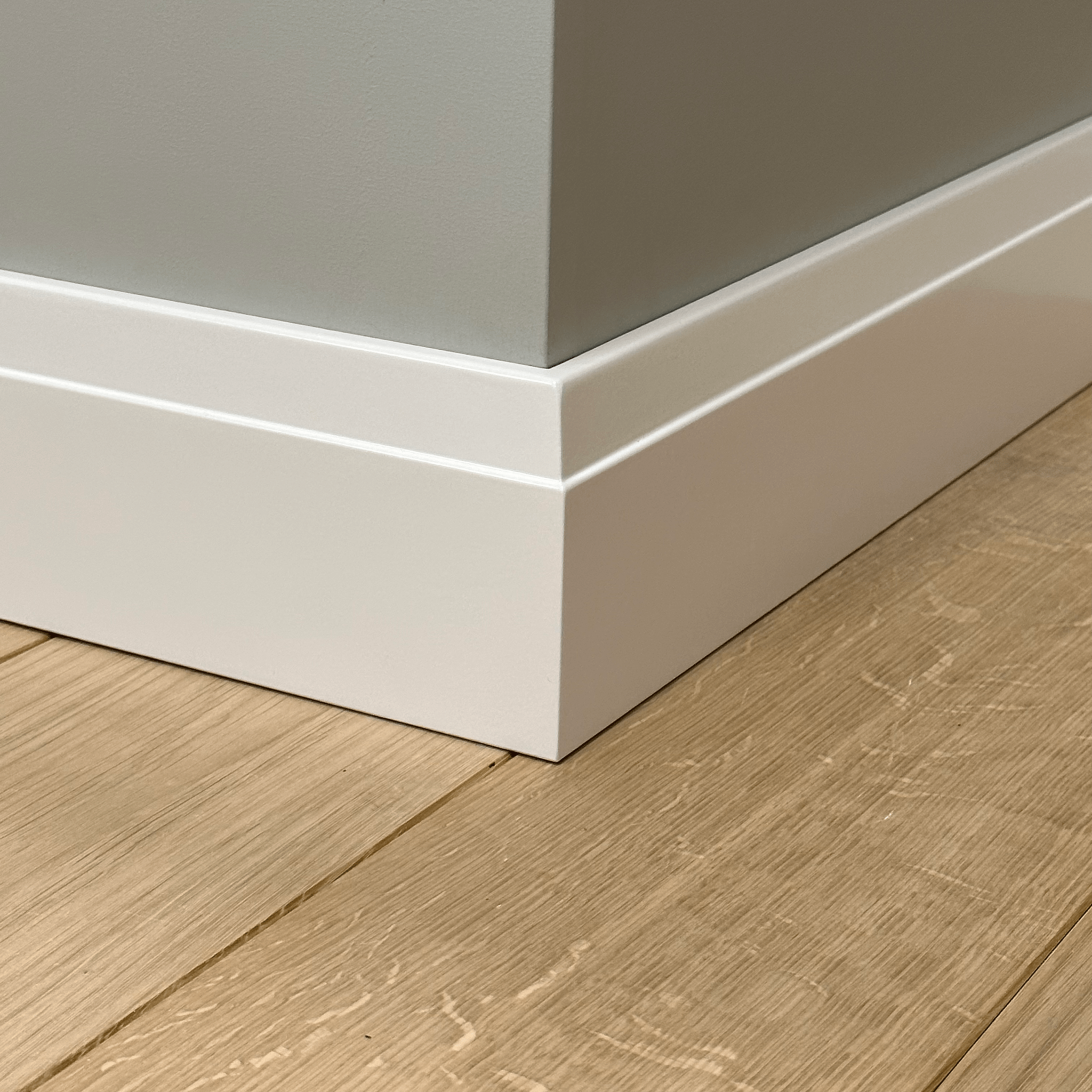 MDF Moderne Plint Kopen? Kleur naar wens - Mooie Plinten